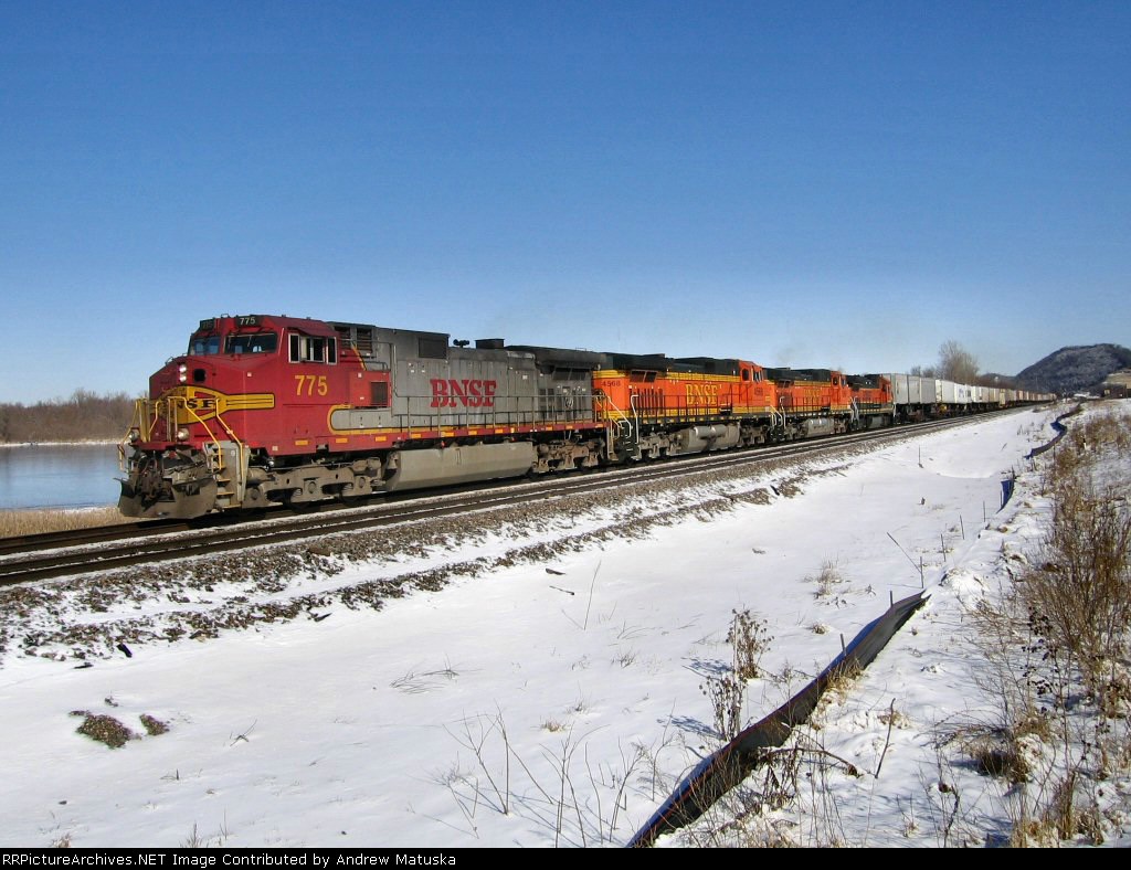 BNSF 775